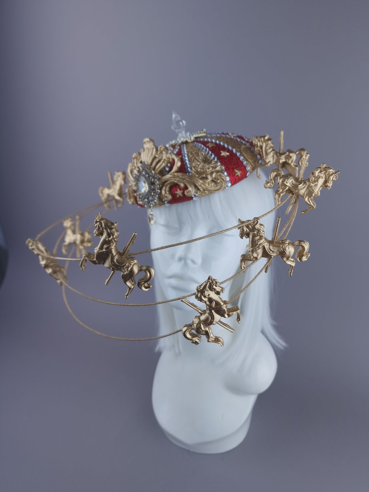 "Cirque Forever" Gold & Red Circus Carousel Wired Veil Hat – Pearls & Swine