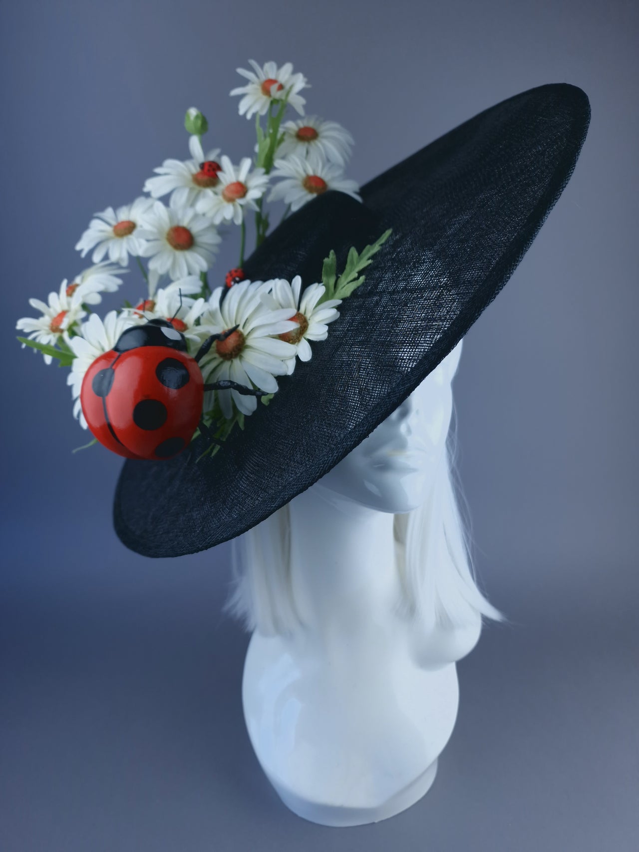 Hats & Fascinators – Pearls & Swine