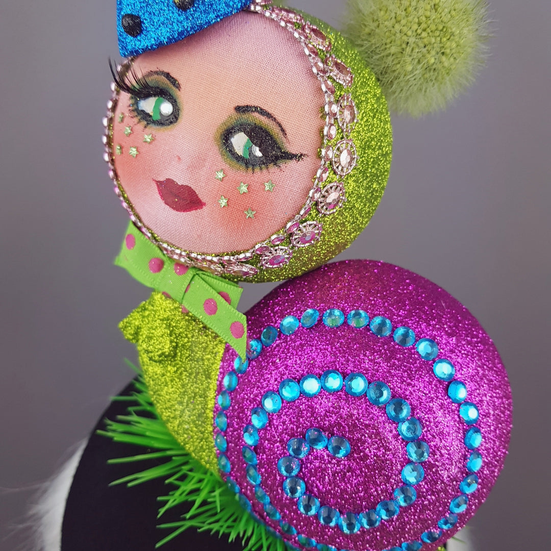 "Slither" Glitter Doll Face Snail Hat – Pearls & Swine