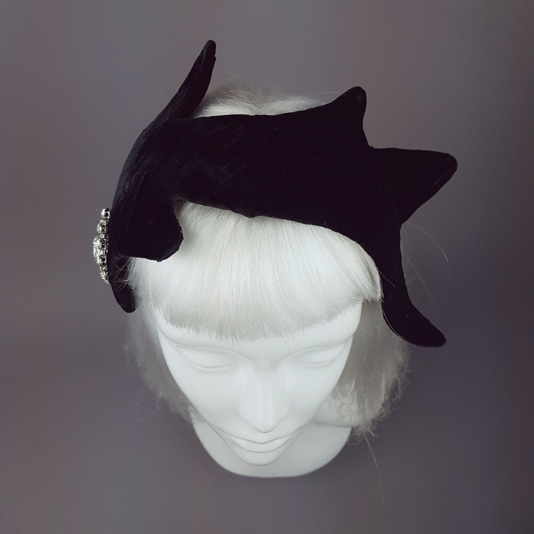 "Pesce" Black Velvet Vintage Style Fish Headpiece – Pearls & Swine